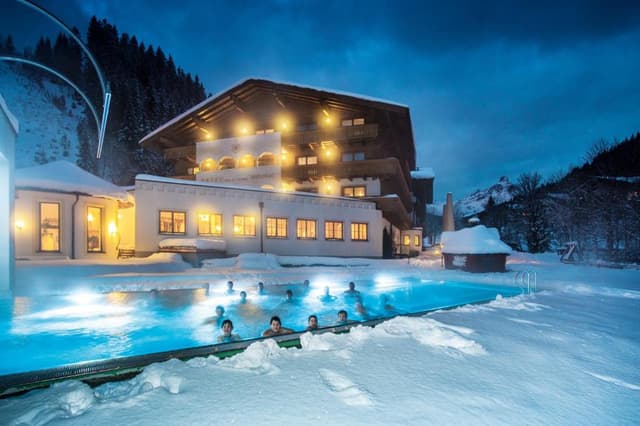Fitzmoos Ski Resort & Holidays 2026/2027 | Fitzmoos Austria Skiing | Heidi